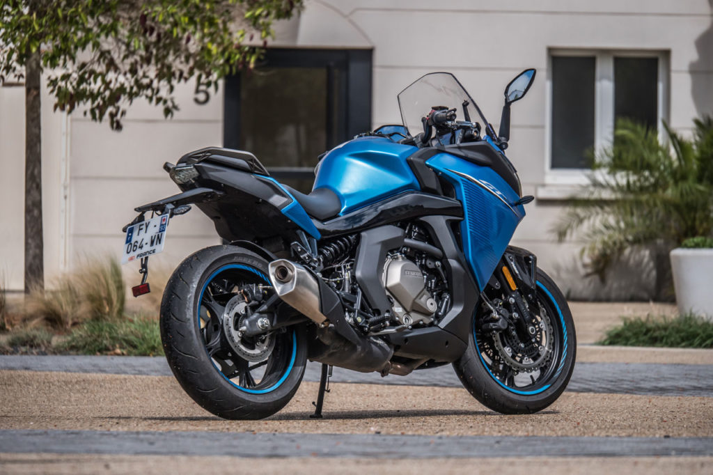 Essai CFMOTO 400 GT : Polyvalence et accessibilité - Urbaanews...