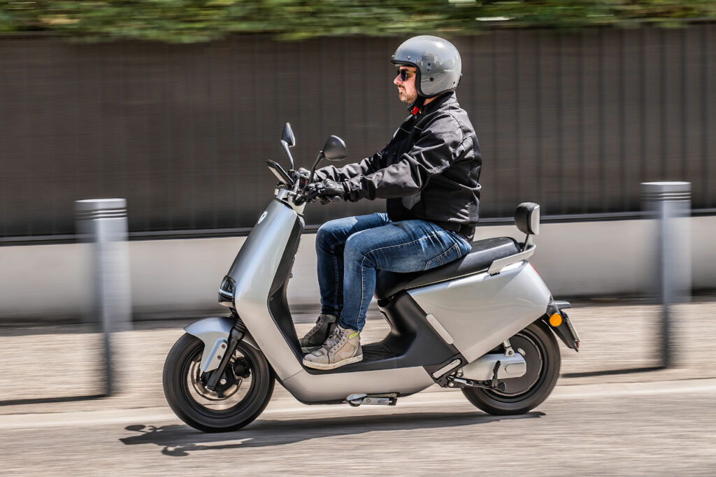 Essai scooter électrique Yadea G5 : électrique par essence - Urbaanews...