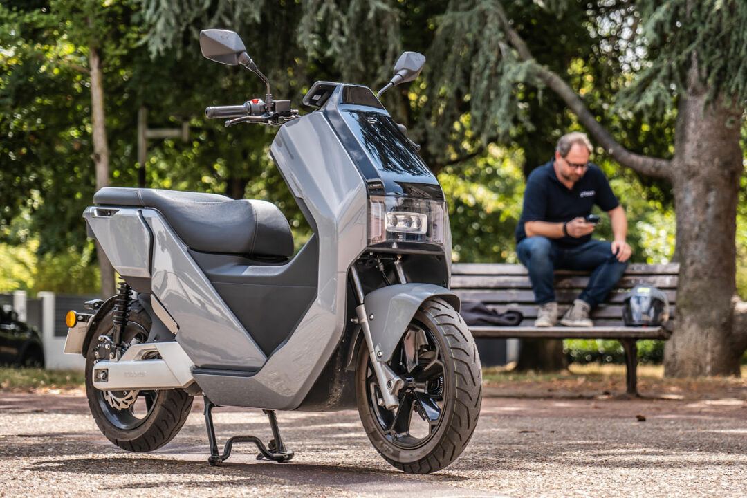 Essai scooter électrique Orcal Ecooter E5-R : original et connecté ! - Urbaanews...