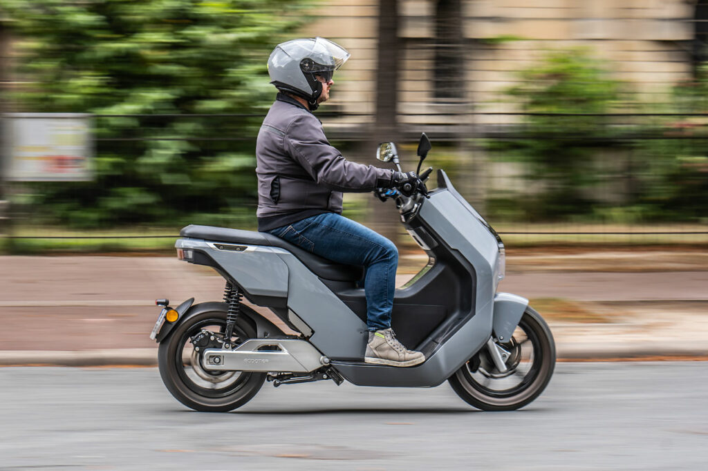Essai scooter électrique Orcal Ecooter E5-R : original et connecté ...