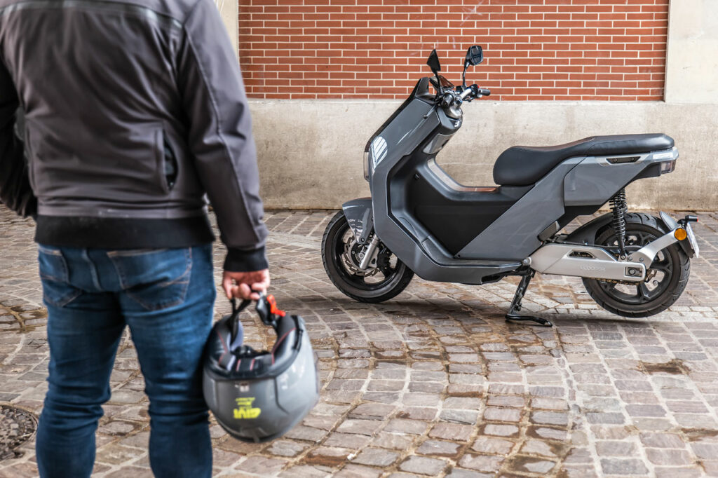 Essai scooter électrique Orcal Ecooter E5-R : original et connecté ...