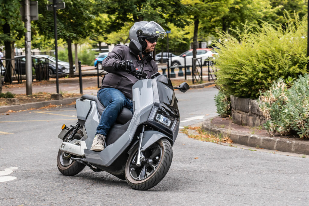 Essai scooter électrique Orcal Ecooter E5-R : original et connecté ...