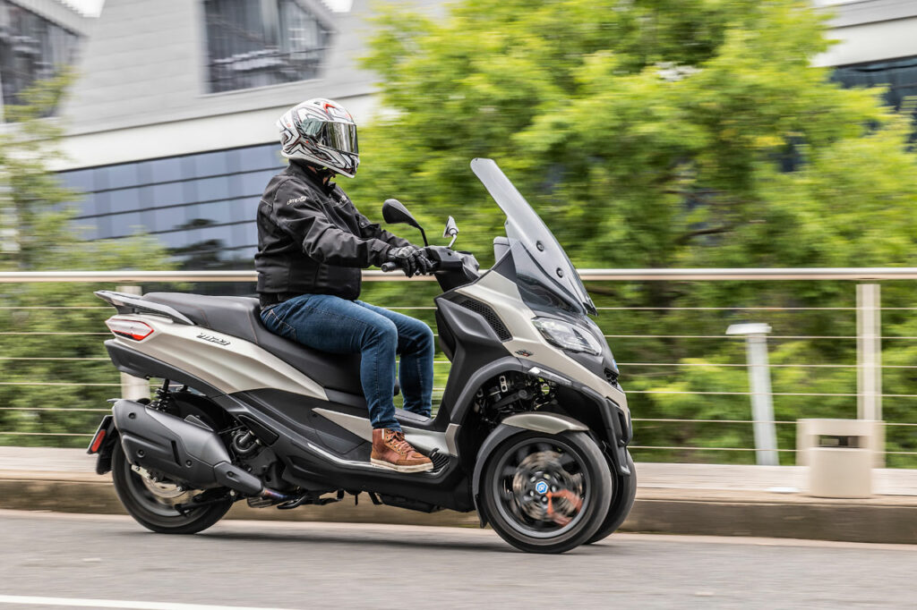 Essai Piaggio MP3 530 2022 : le temps du changement - Urbaanews...