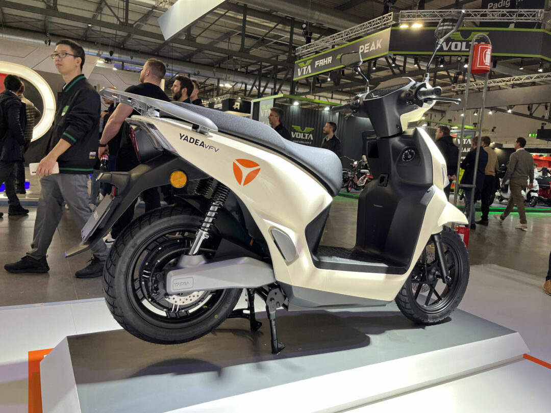 Salon de Milan EICMA 2022 : scooter électrique Yadea Voltguard VFV - Urbaanews...