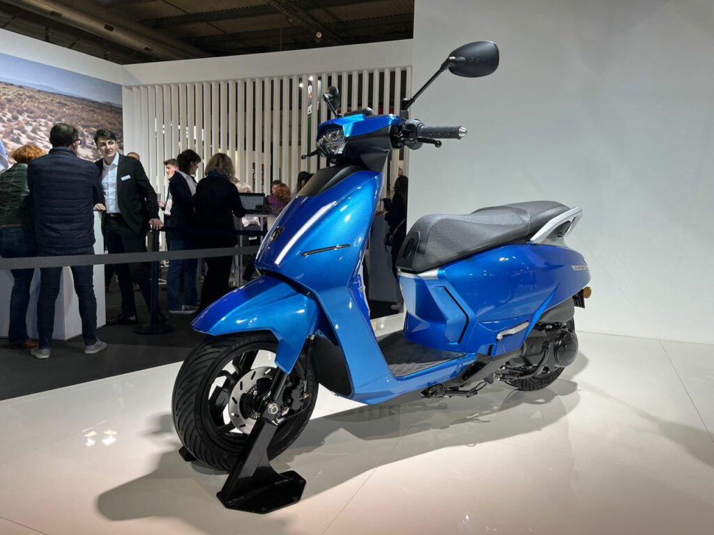 Salon de Milan EICMA 2022 : Scooter Peugeot Django Evo 125 - Urbaanews...