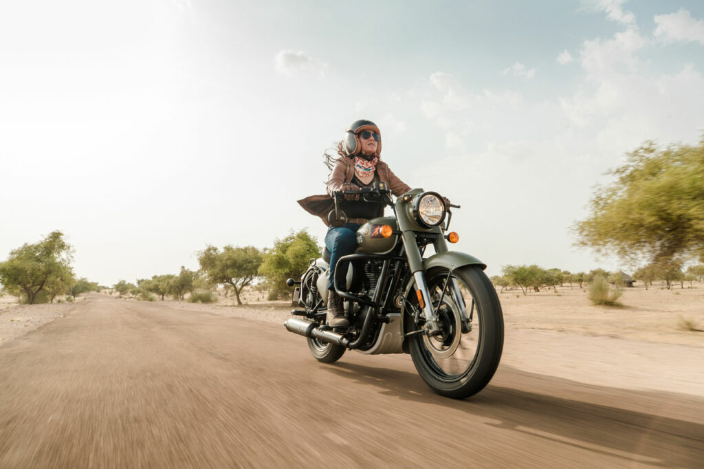 Royal Enfield Classic Signals 350 : Retour aux origines - Urbaanews...