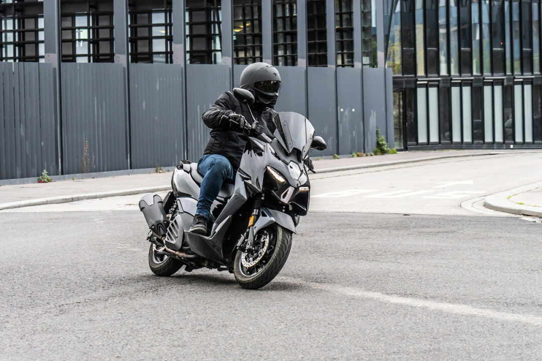 Essai Zontes 125M : Le GT suréquipé à prix contenu ! - Urbaanews...