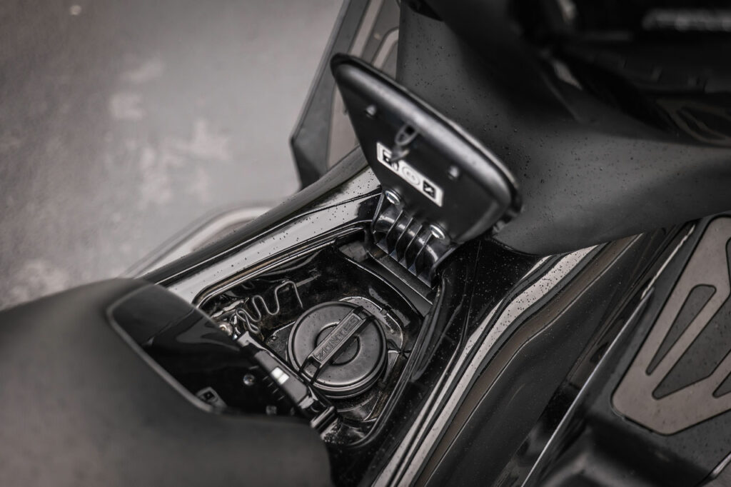 Essai Zontes 125M : Le GT suréquipé à prix contenu ! - Urbaanews...